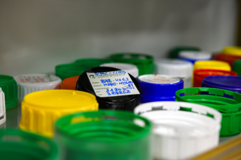 Caps and closures for industrial plastic packaging | APS